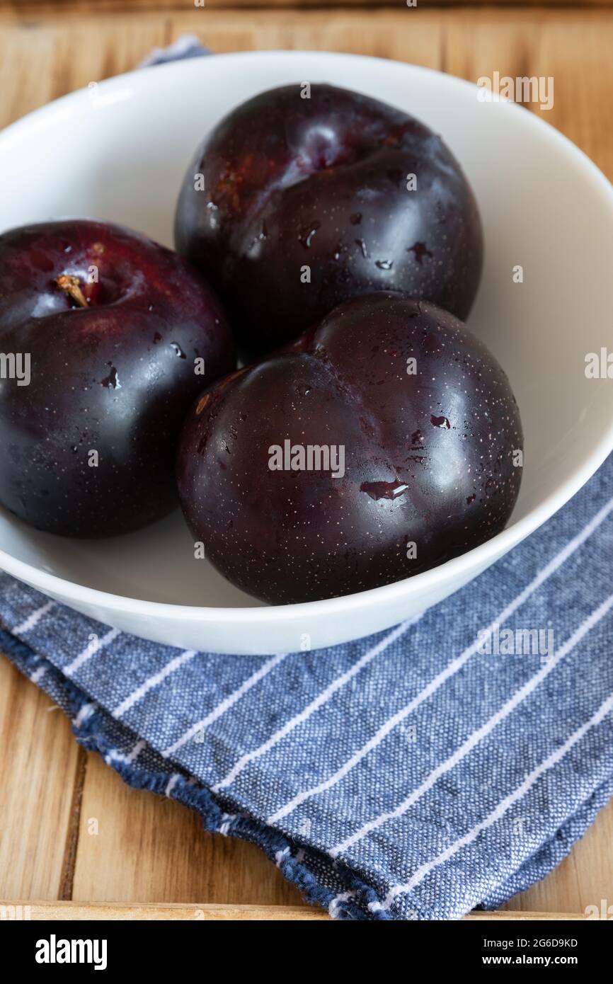 fresh fruit plums on rustic background Stock Photo - Alamy