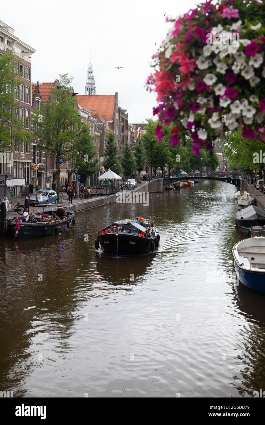 Barcos amsterdam hi-res stock photography and images - Alamy