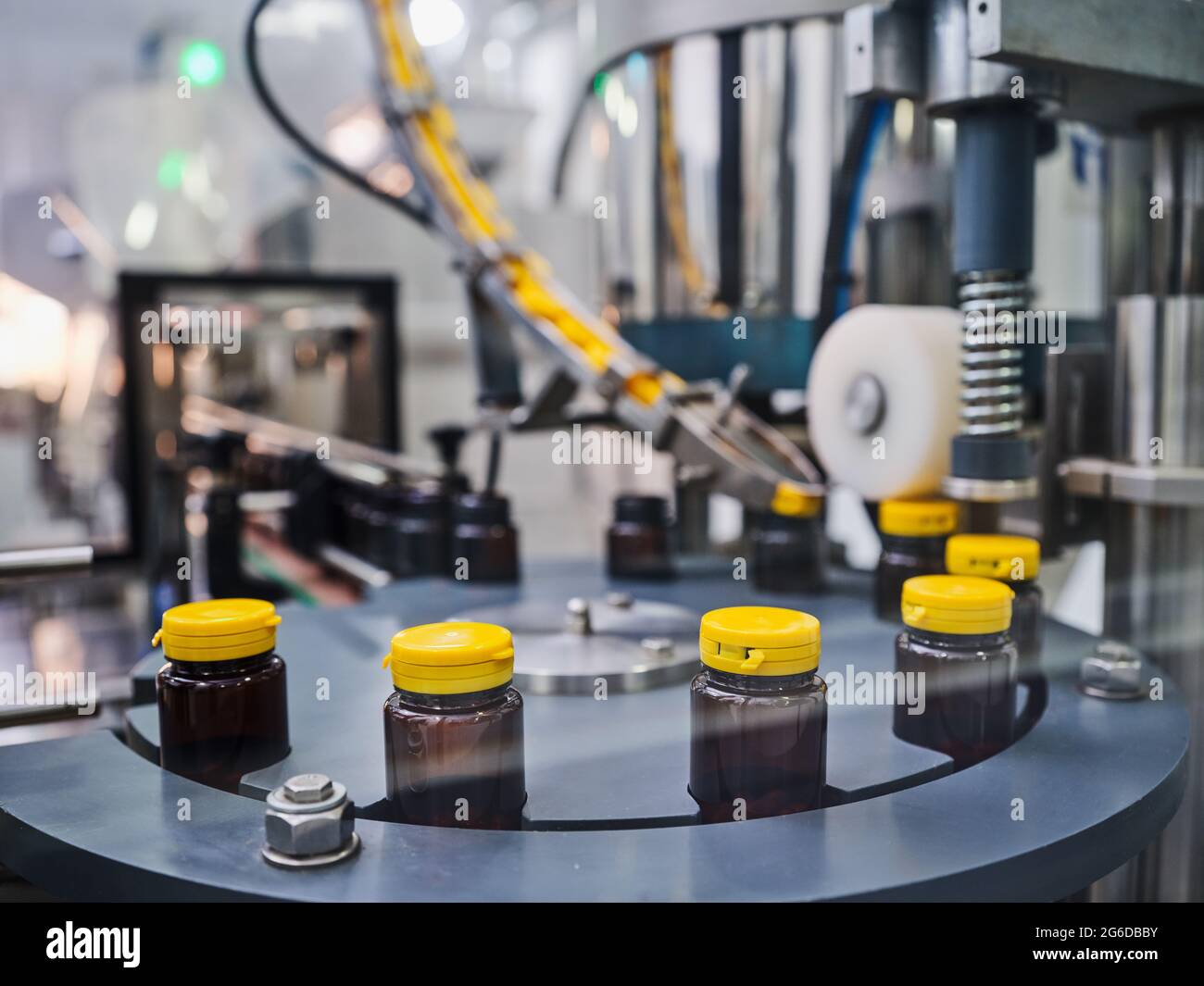 Pharmaceutical manufacturing process hi-res stock photography and ...