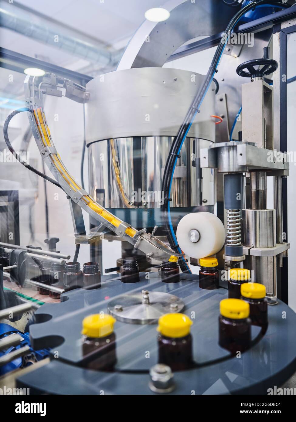 Pharmaceutical manufacturing process hi-res stock photography and ...