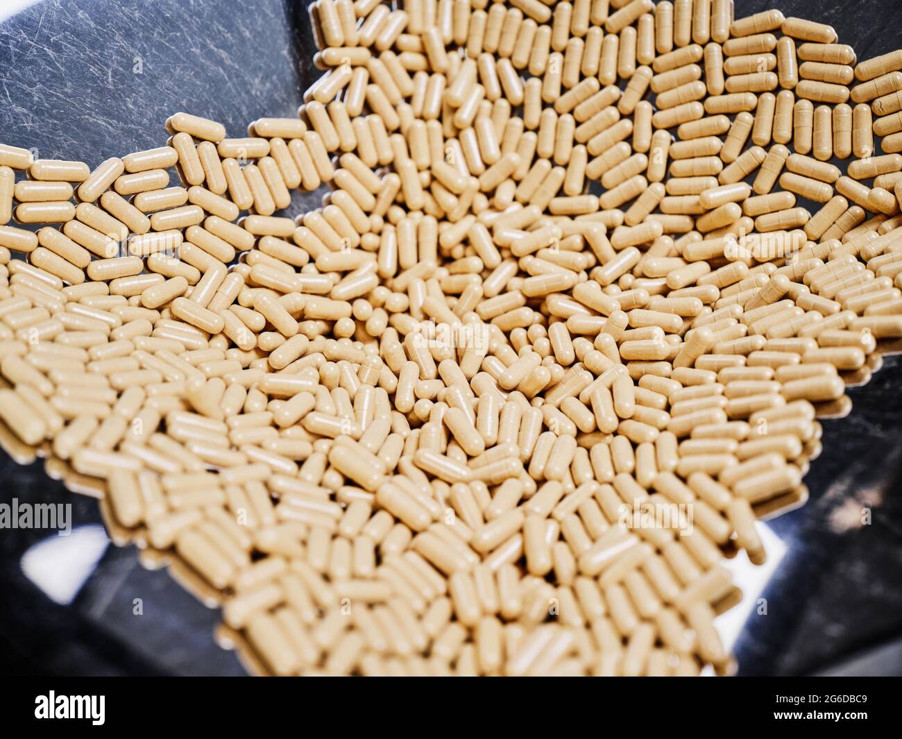 Pills production factory hi-res stock photography and images - Alamy