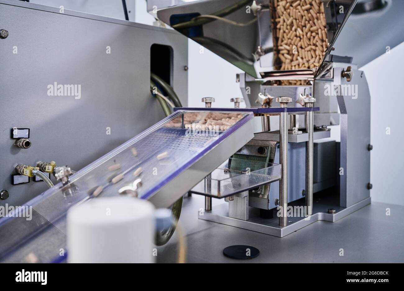 Pharmaceutical machine hi-res stock photography and images - Alamy