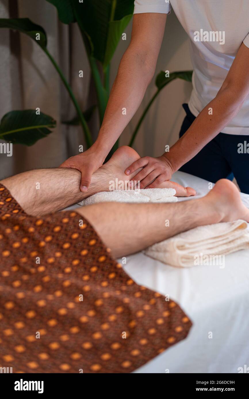 Male spa session hi-res stock photography and images - Alamy