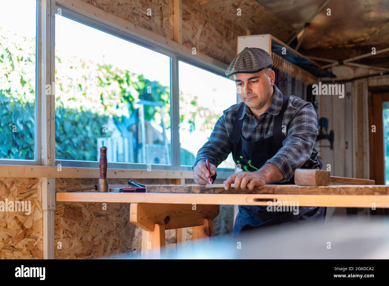 Skilled woodworker hi-res stock photography and images - Alamy