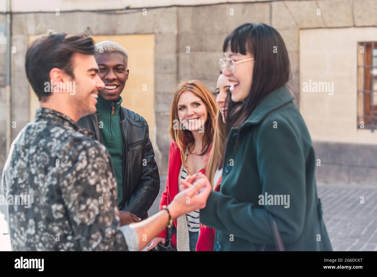 Diverse friend group hi-res stock photography and images - Alamy