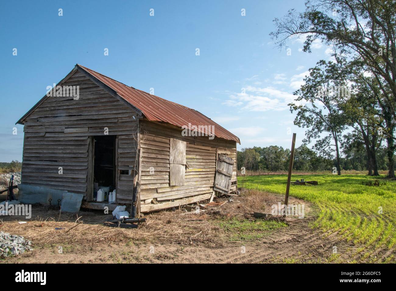 abandoned rural wood shack Stock Photo - Alamy