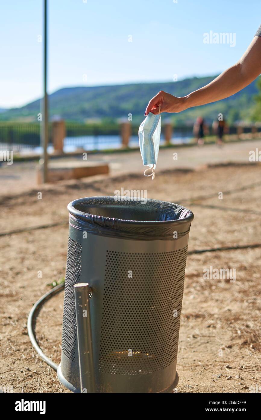 end of the mask put on the garbage Stock Photo - Alamy