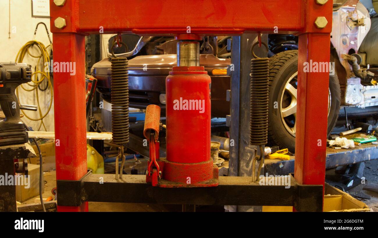 Old hydraulic press hi-res stock photography and images - Alamy