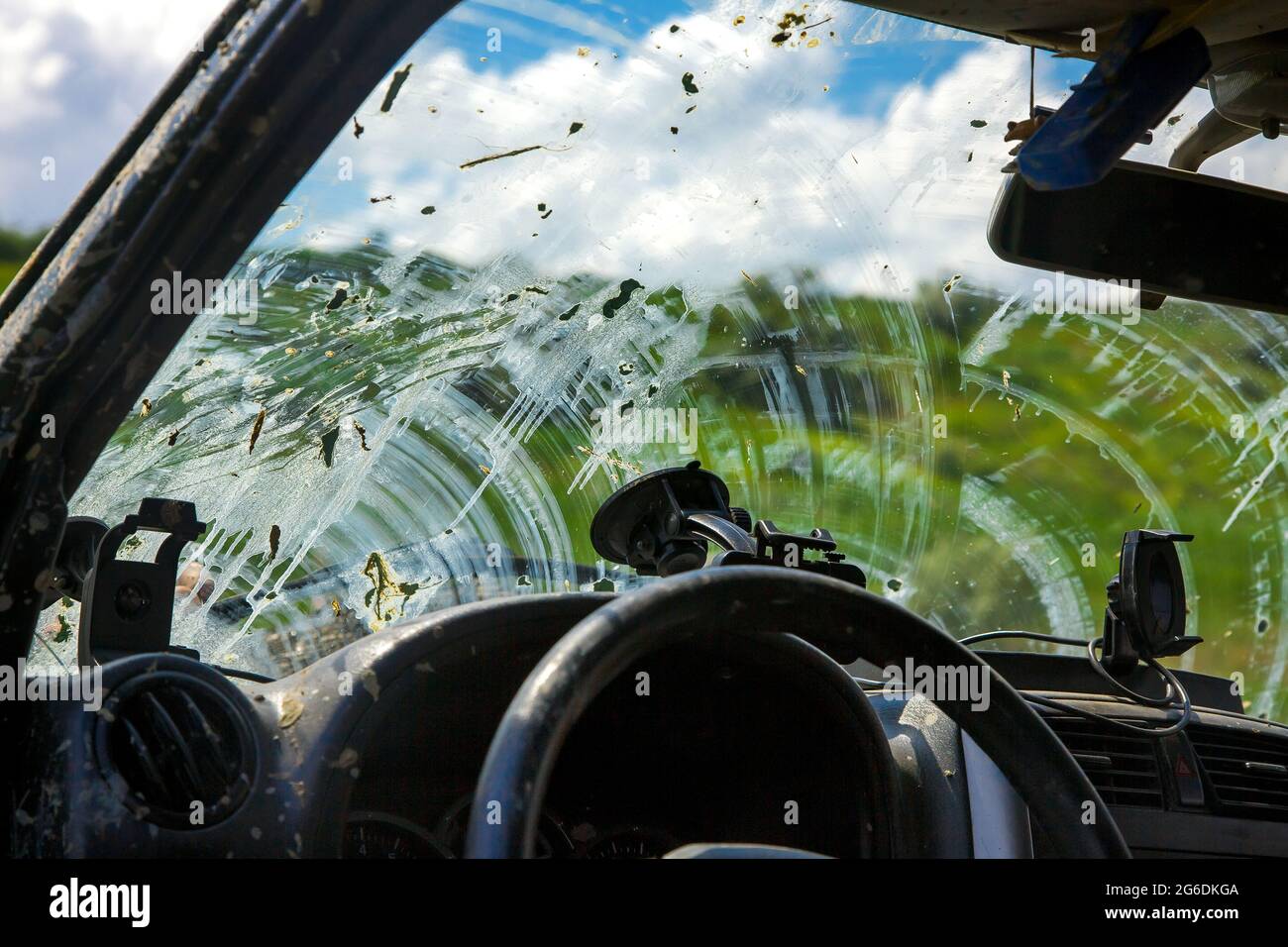 Car mud windshield hi-res stock photography and images - Alamy