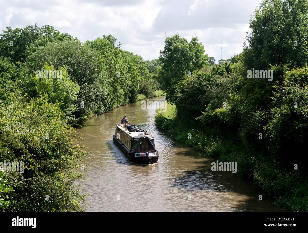 Narrowboat summer boating boat hi-res stock photography and images - Alamy