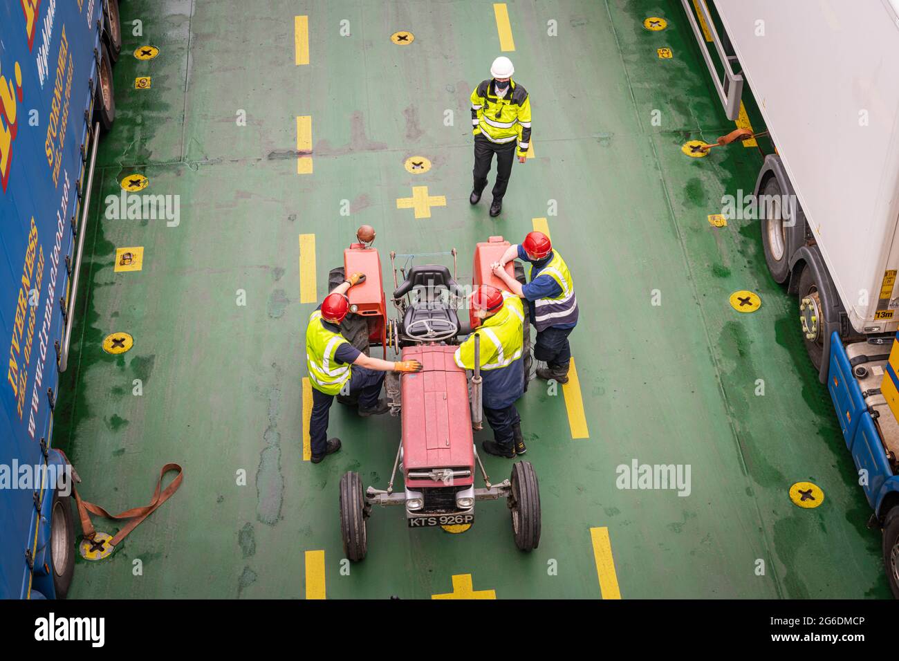 Calmac ferry mv loch seaforth hi-res stock photography and images - Alamy