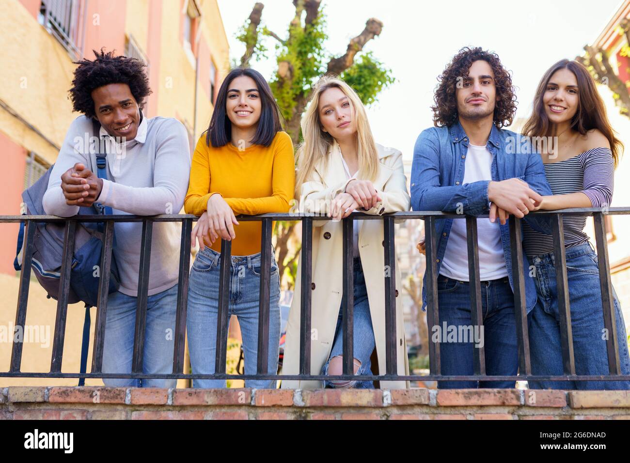 Multiracial students talking hi-res stock photography and images - Alamy