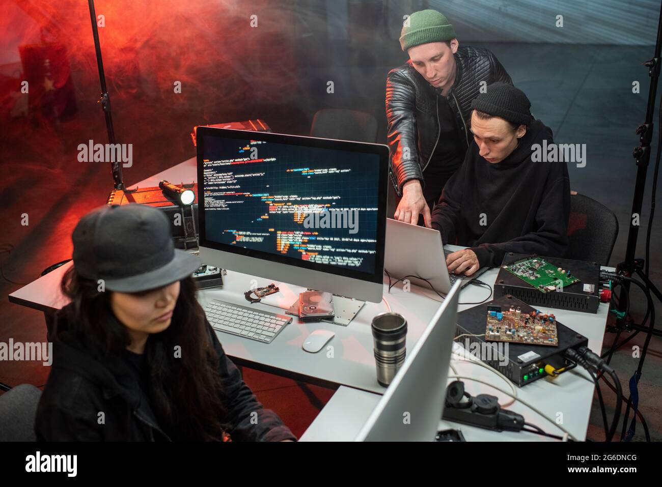 Group of hackers hi-res stock photography and images - Alamy