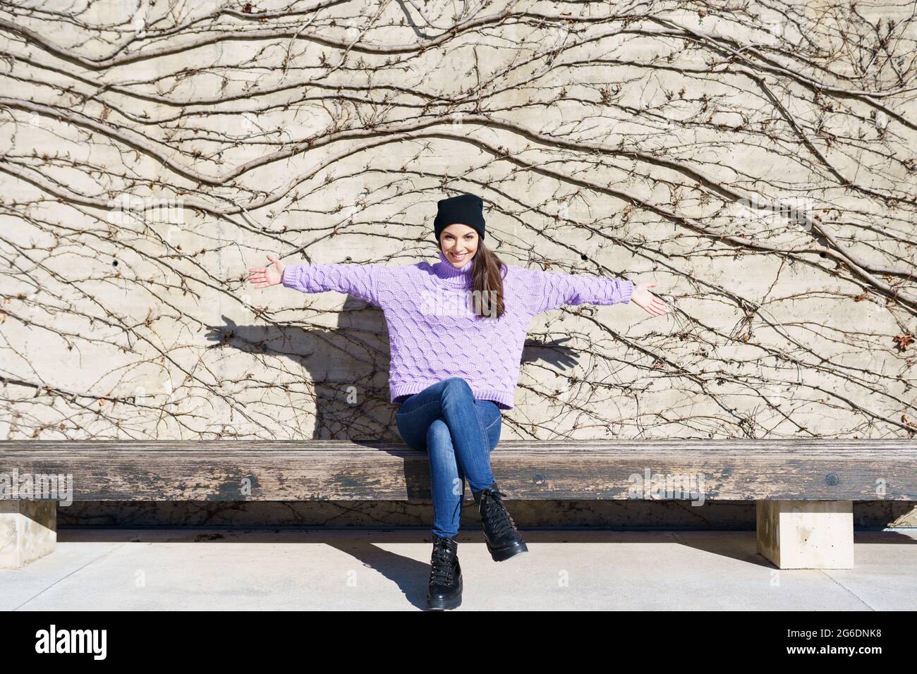 Open arms hi-res stock photography and images - Alamy