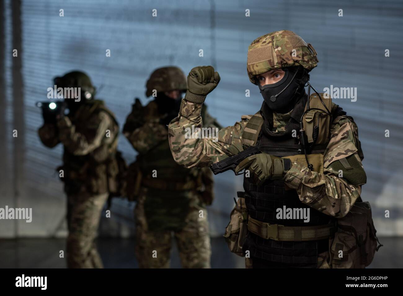 Men in camouflage hi-res stock photography and images - Alamy