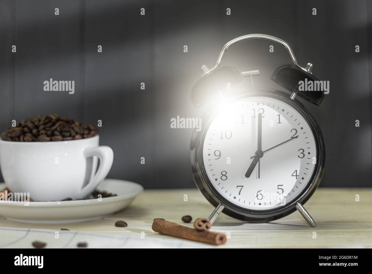Circular arrow clock hi-res stock photography and images - Alamy