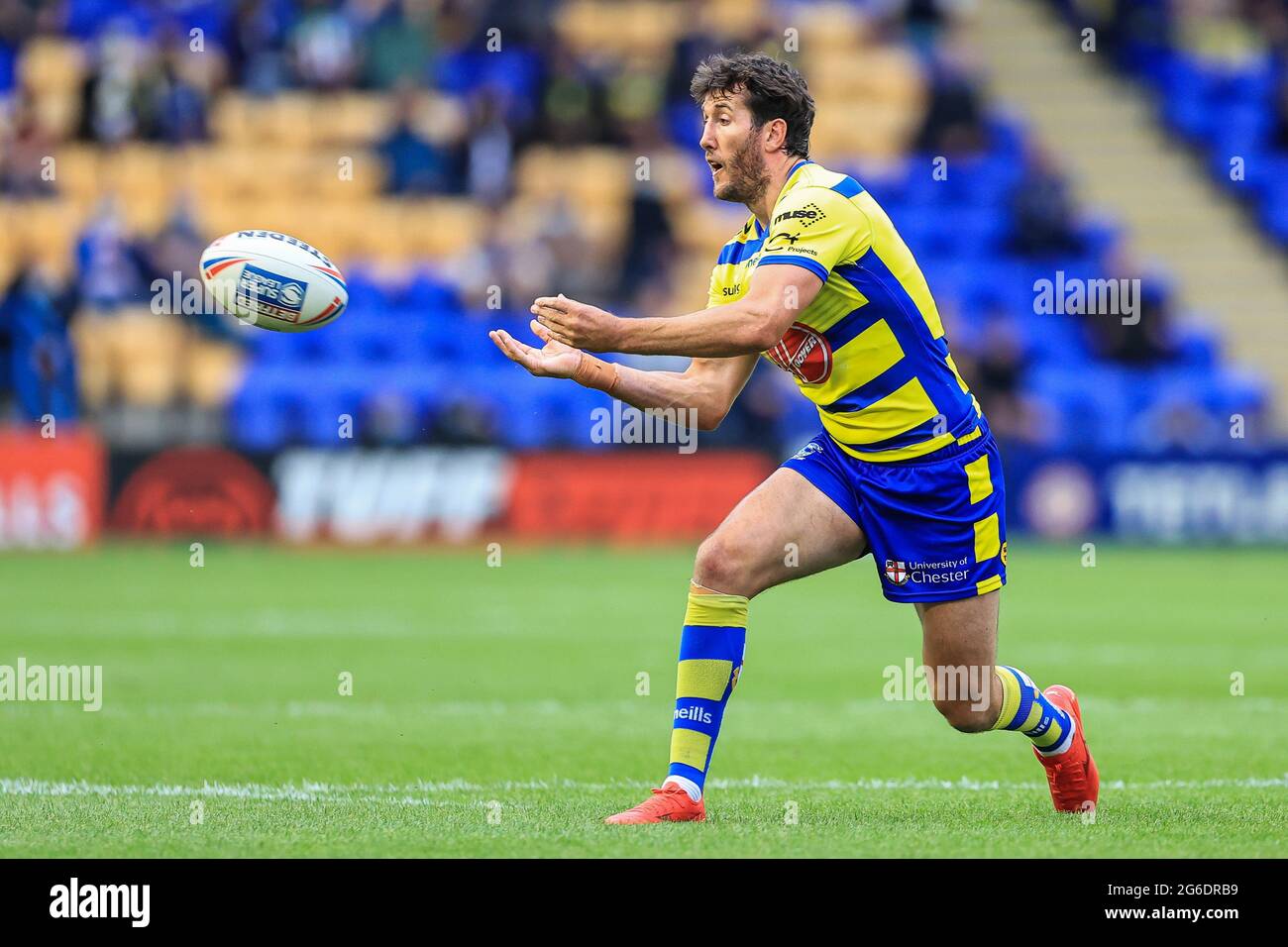 Stefan Ratchford (1) of Warrington Wolves passes the ball Stock Photo ...