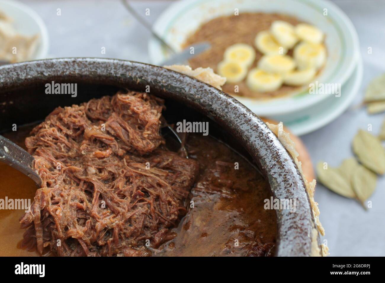 Shell with the so-called "barreado", a typical dish from Paraná ...