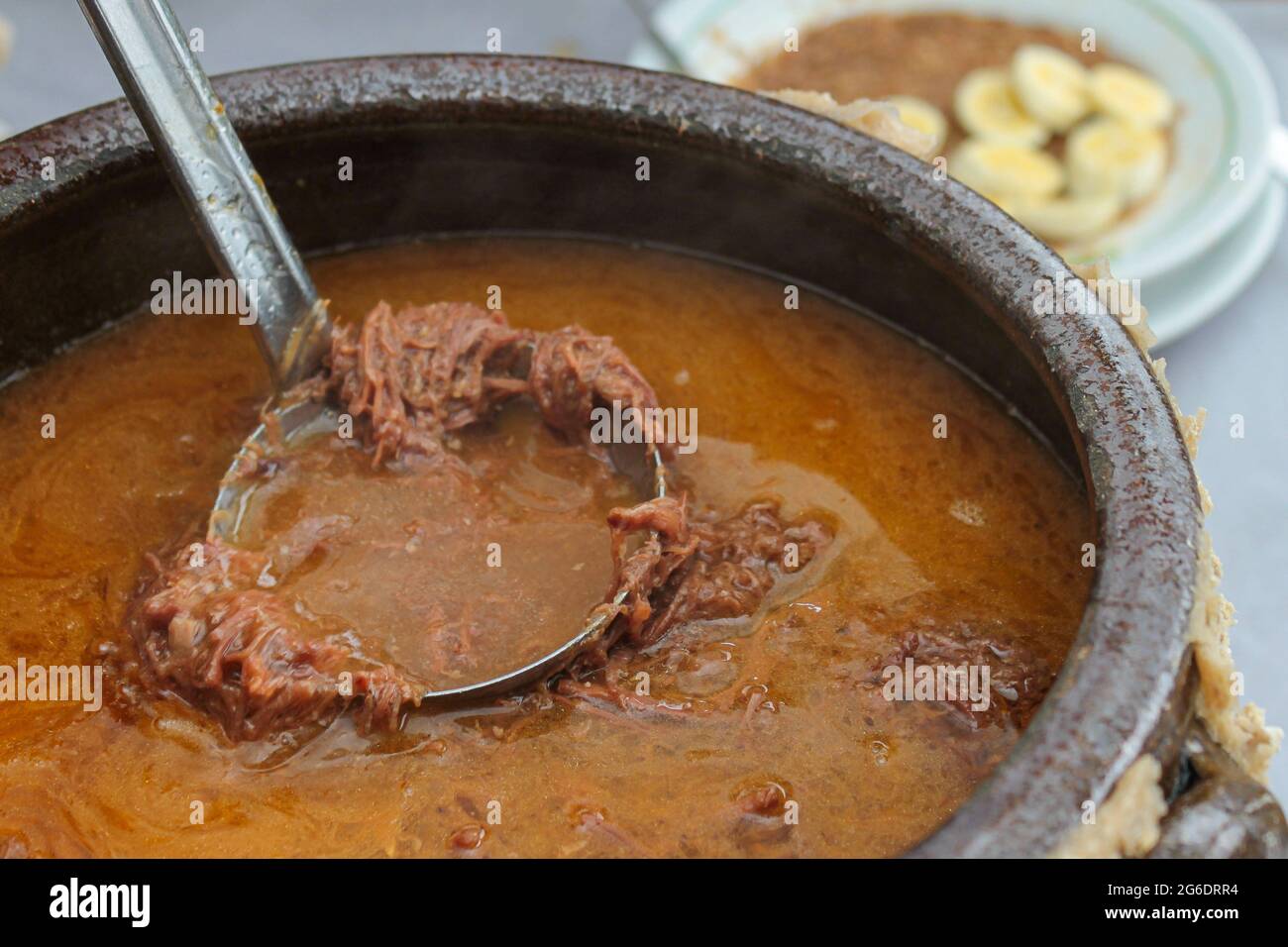 Shell with the so-called "barreado", a typical dish from Paraná ...