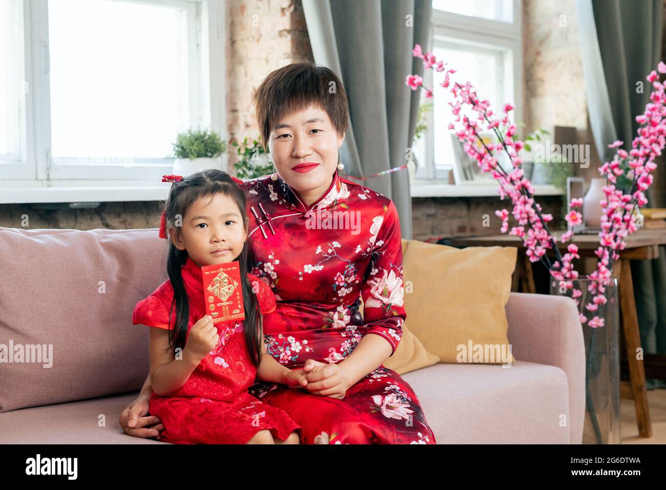 Traditional Chinese Dress Family High Resolution Stock Photography and ...