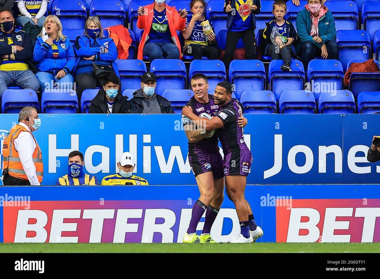 Alex Mellor (11) of Leeds Rhinos celebrates his try Stock Photo - Alamy