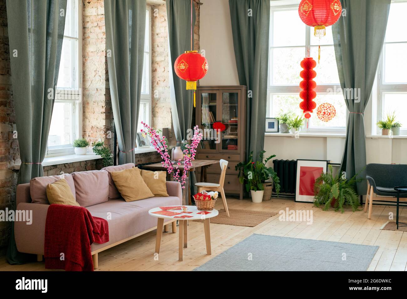 Chinese traditional house interior hi-res stock photography and images ...