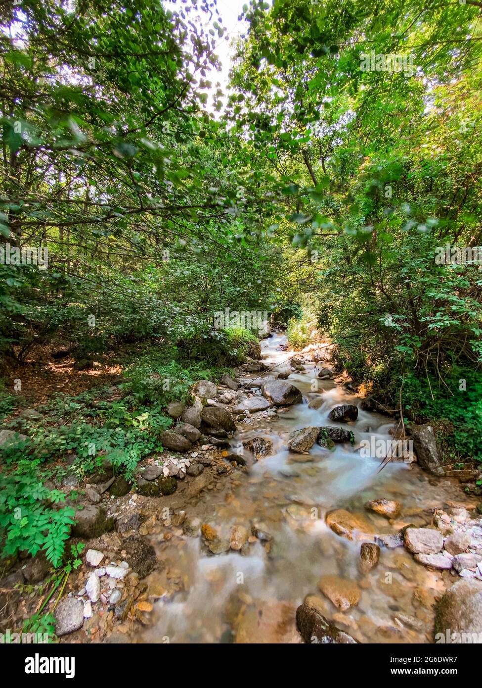 Water flowing smooth hi-res stock photography and images - Alamy