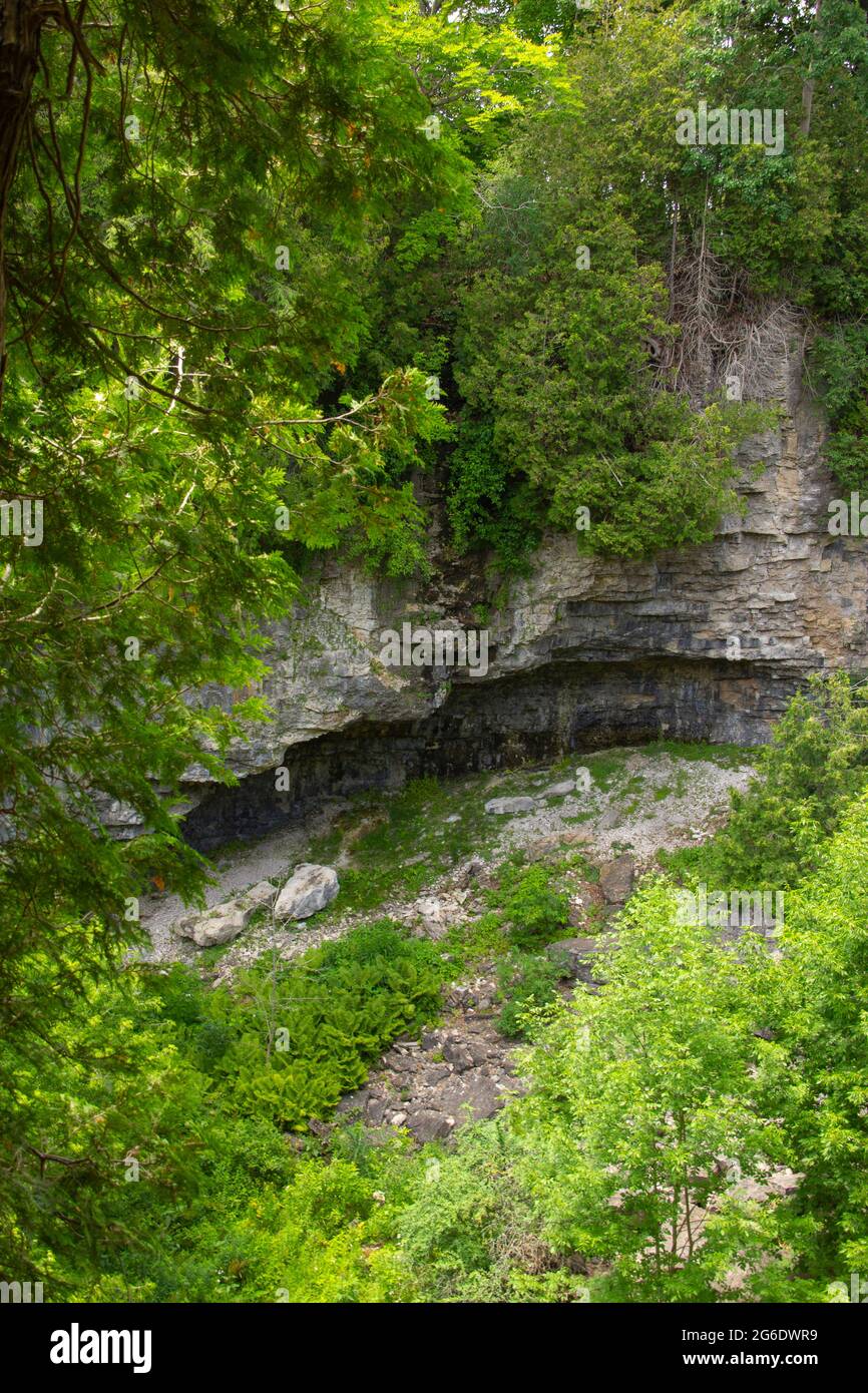 Rock face with tunnel hi-res stock photography and images - Alamy