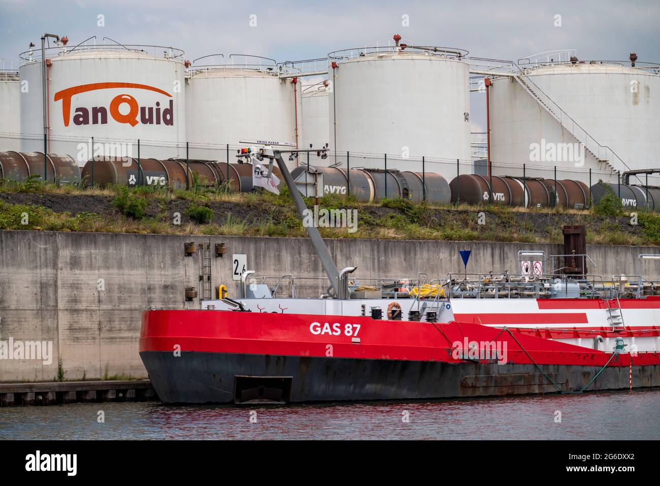 Port basin hi-res stock photography and images - Alamy