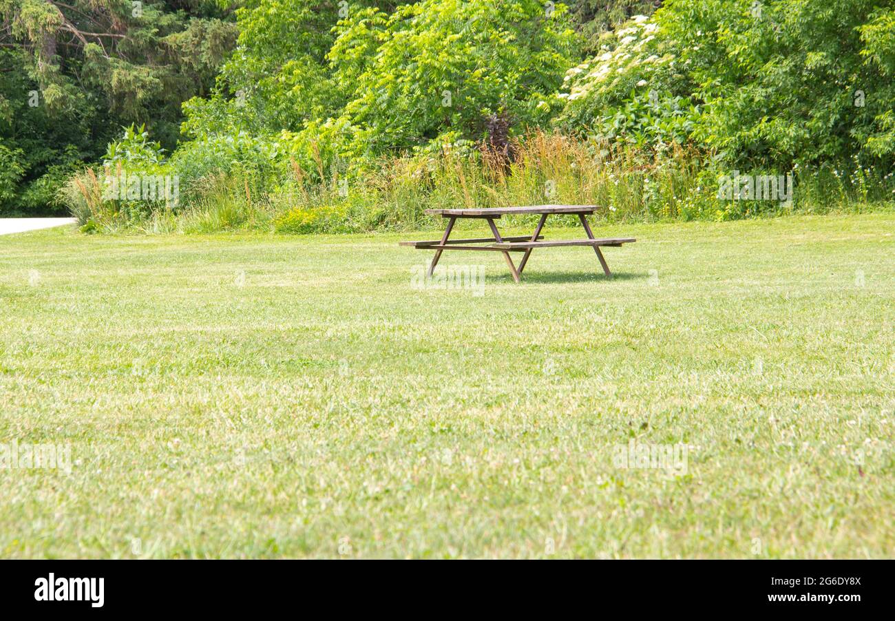Park picnic table and chairs hi-res stock photography and images - Alamy