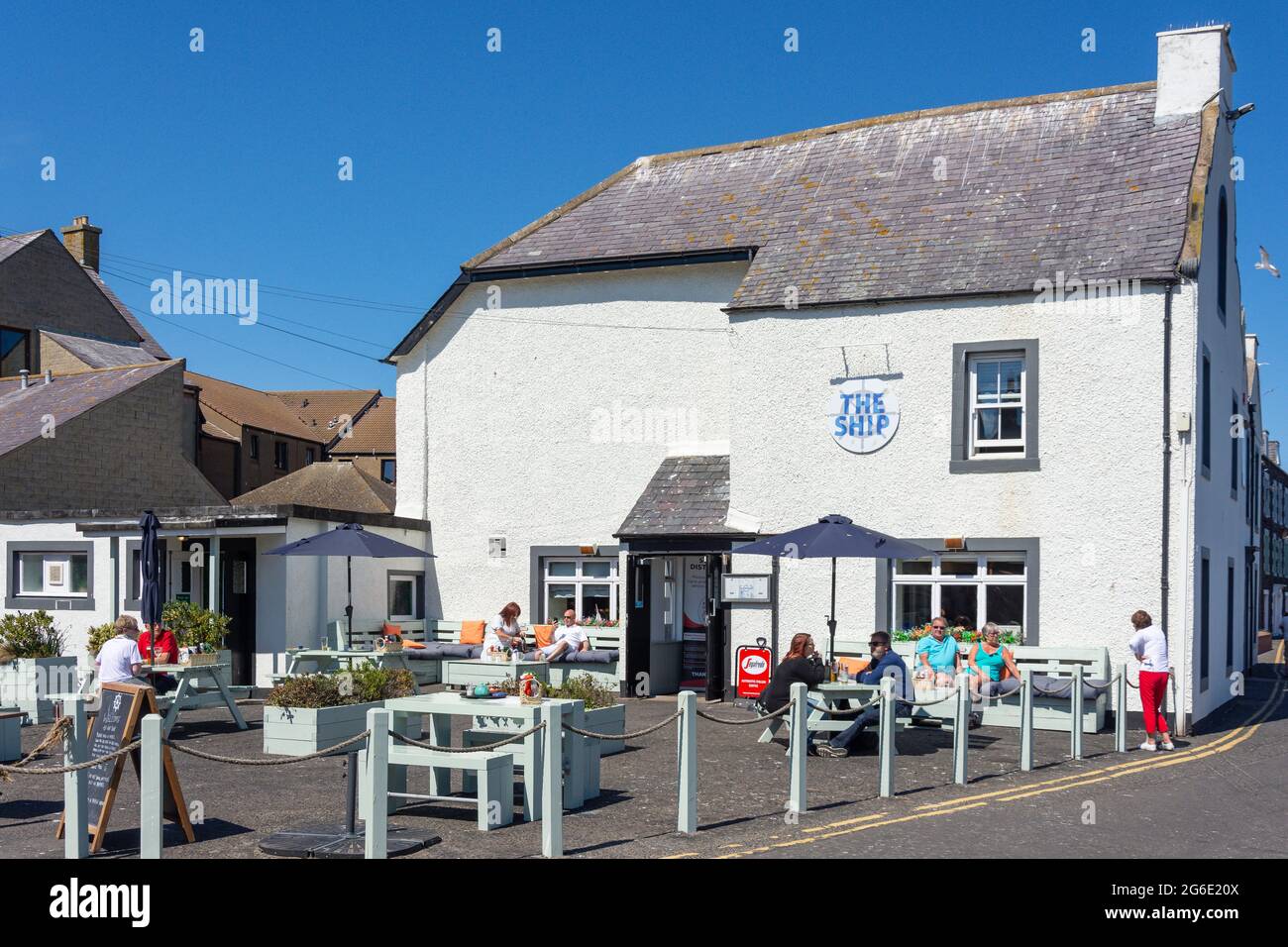Harbour road eyemouth hi-res stock photography and images - Alamy