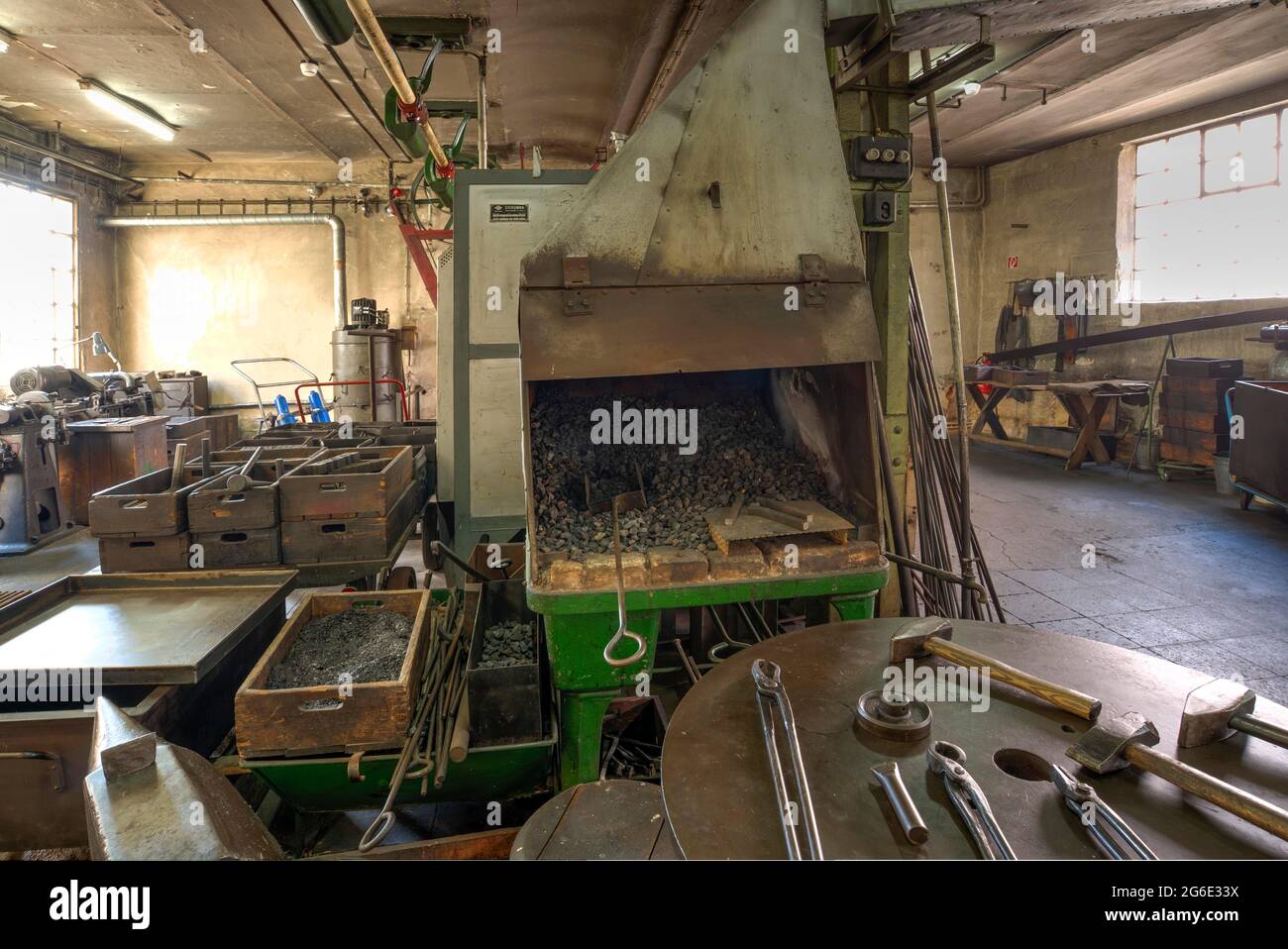 Drop forge hi-res stock photography and images - Alamy