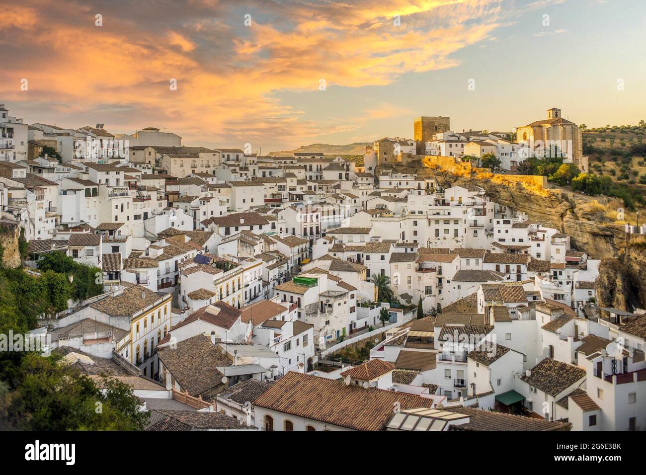 White washed architecture of Setenil de las Bodegas, Andalucia, Spain ...
