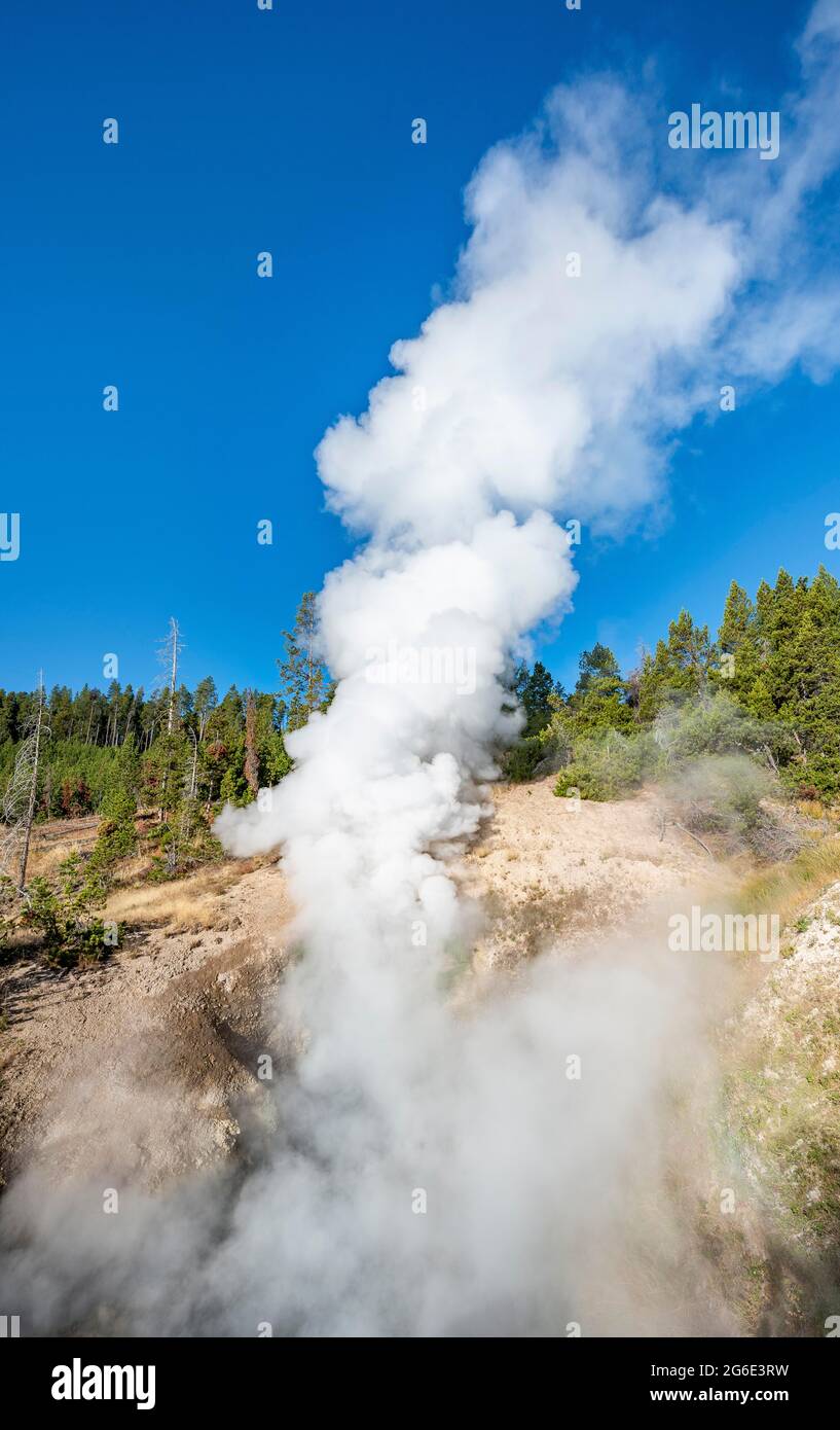 Dragons mouth hot spring hi-res stock photography and images - Alamy