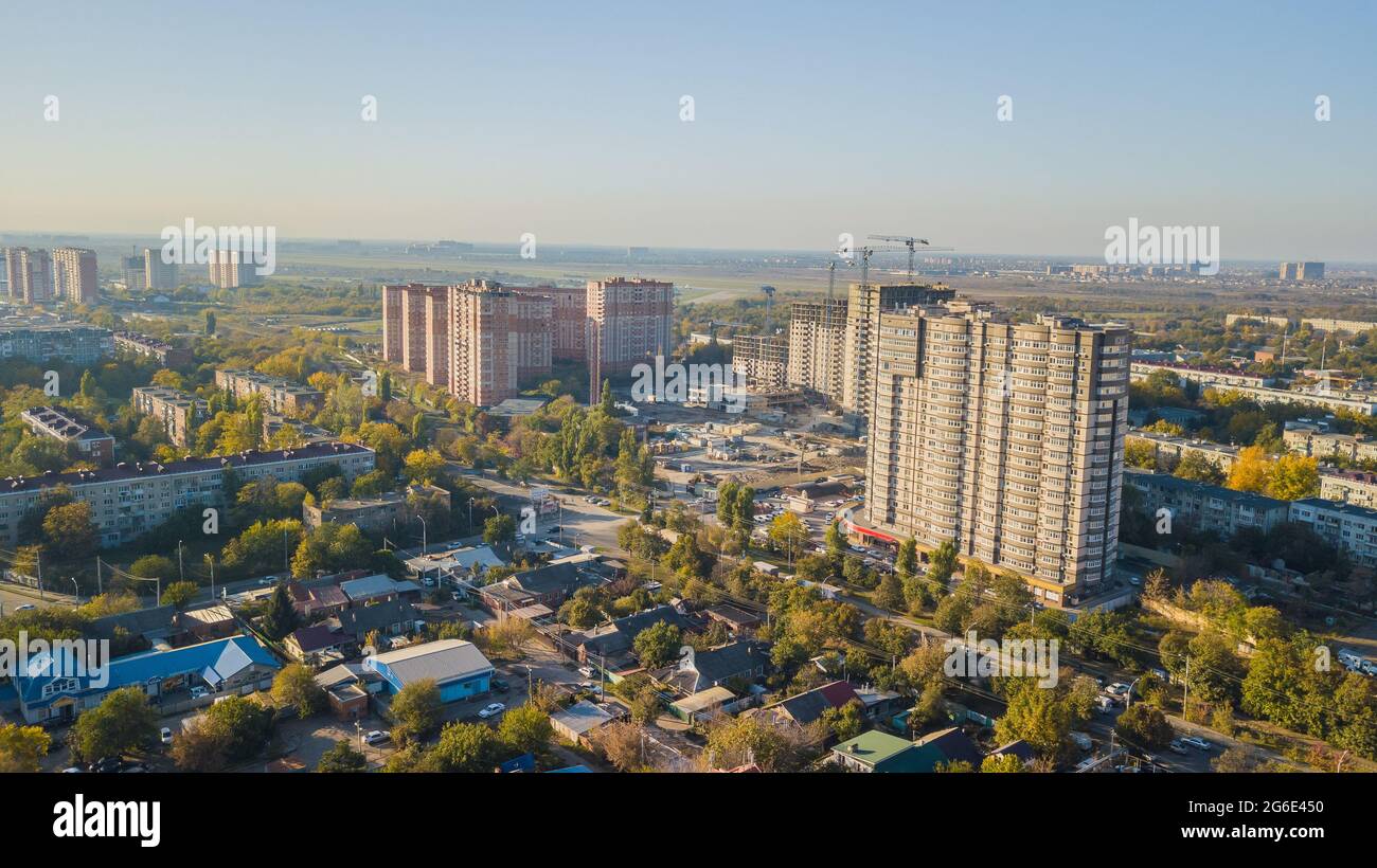 Overhead drone shot of beautiful park and busy roundabout Stock Photo ...