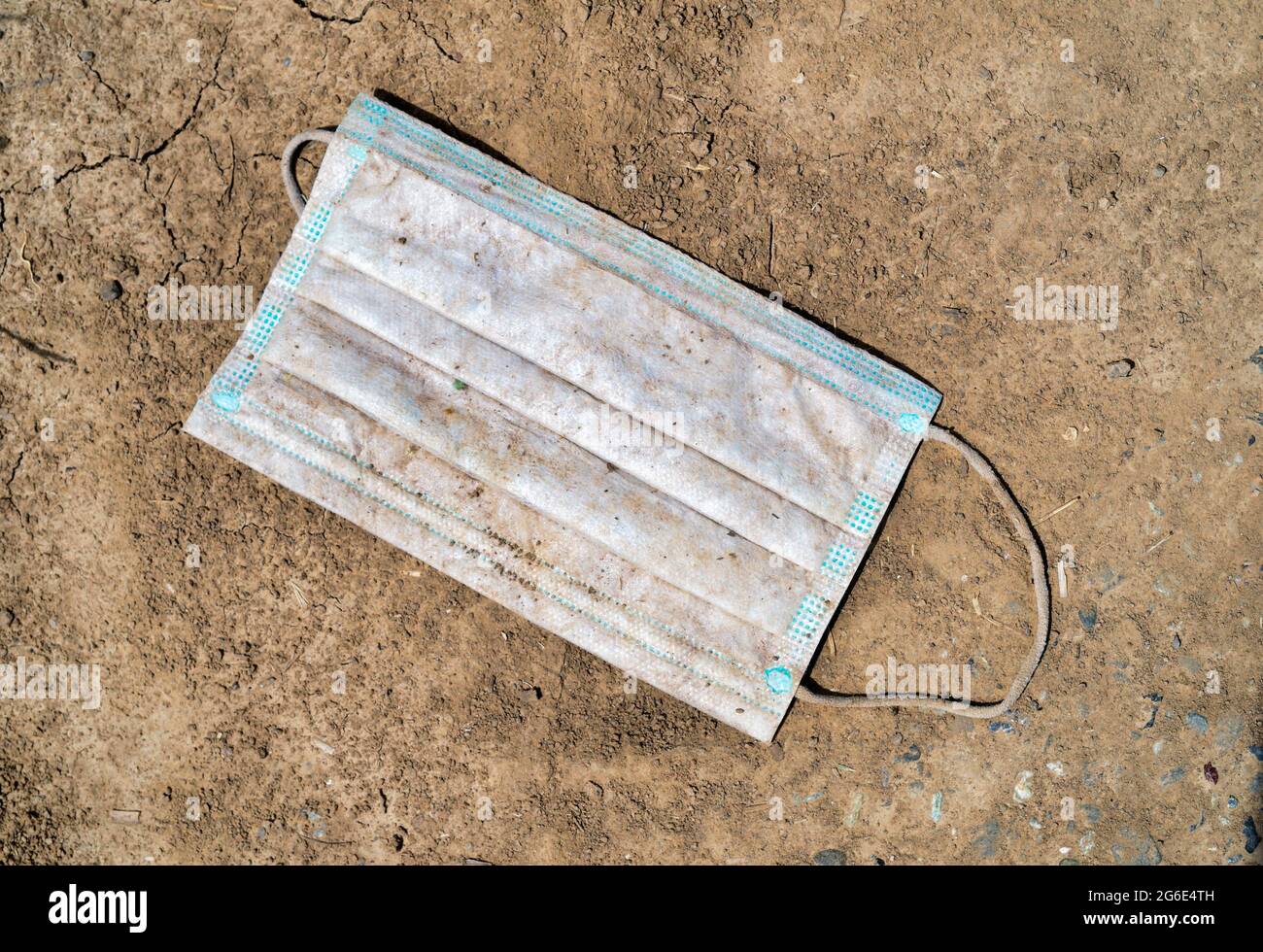 Dirt mask hi-res stock photography and images - Alamy