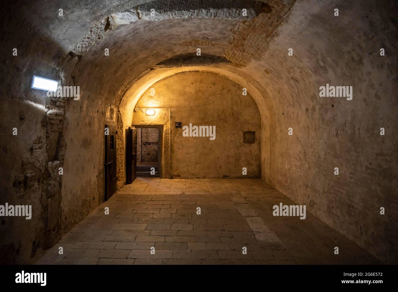 Cell in prison, Doge's Palace, Venice, Veneto, Italy Stock Photo - Alamy