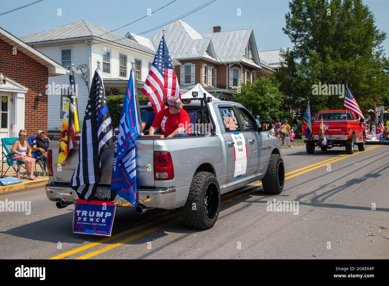 Trump flag truck hi-res stock photography and images - Alamy