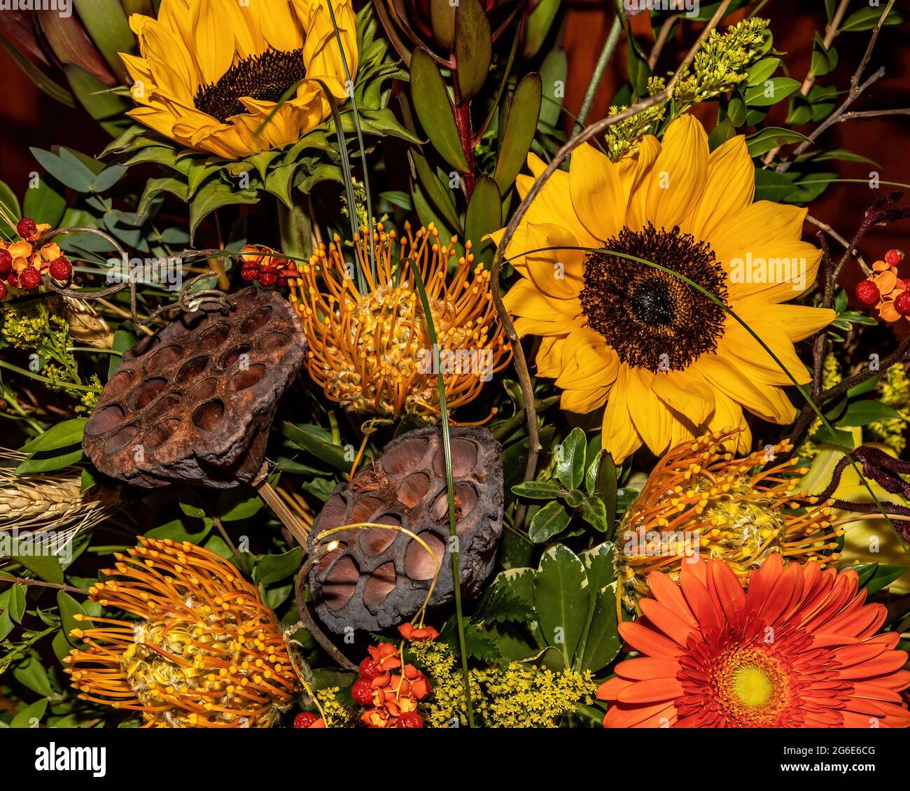 Fall flower bouquet hi-res stock photography and images - Alamy