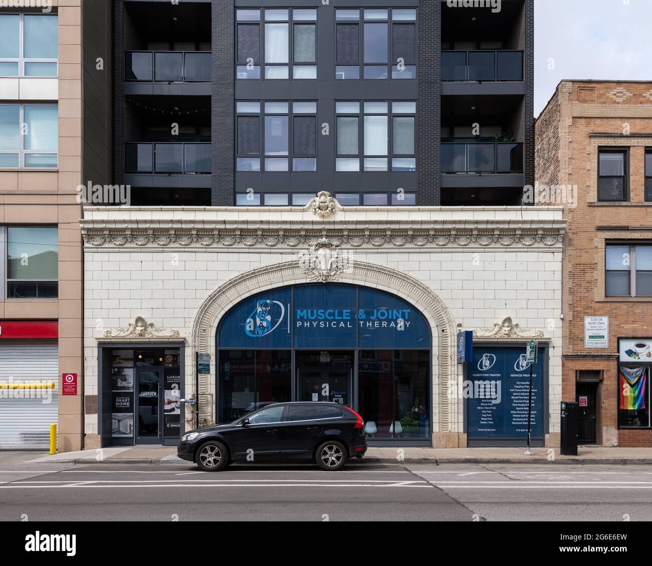Commercial buildings in the Lakeview neighborhood Stock Photo - Alamy