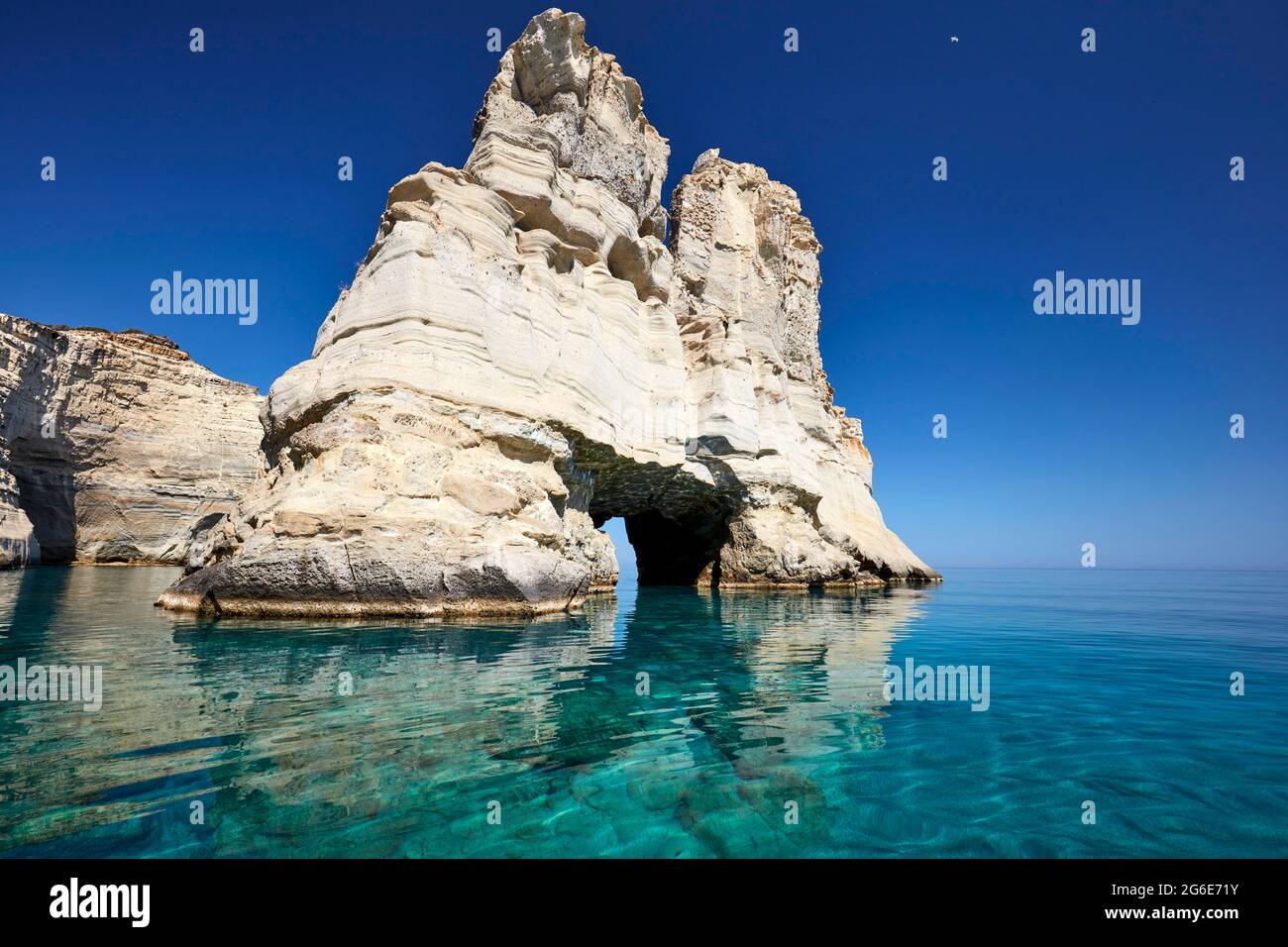 Crystal clear turquoise water and mighty rock formations, Kleftiko ...