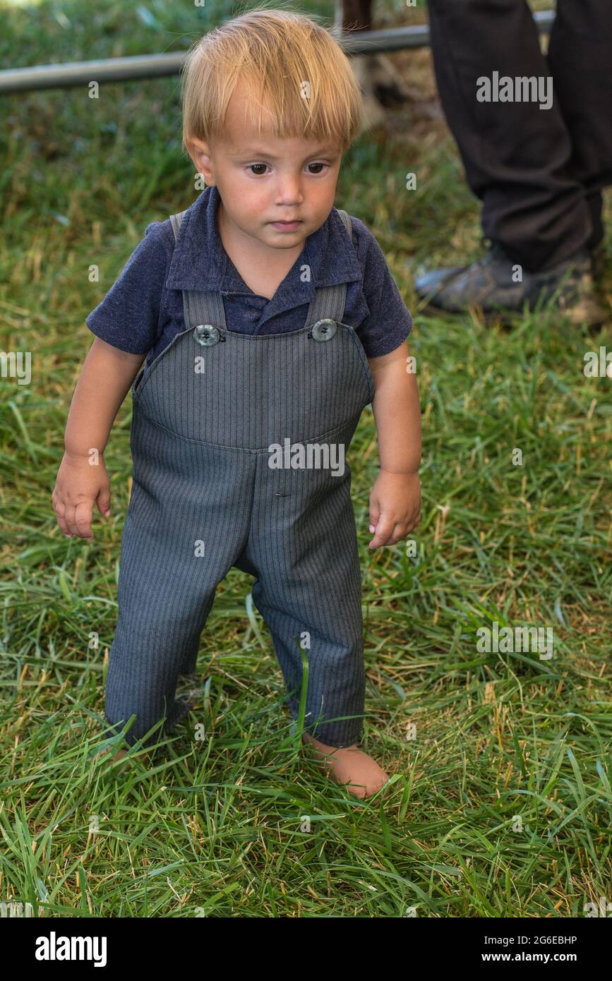 Kid amish child hi-res stock photography and images - Alamy