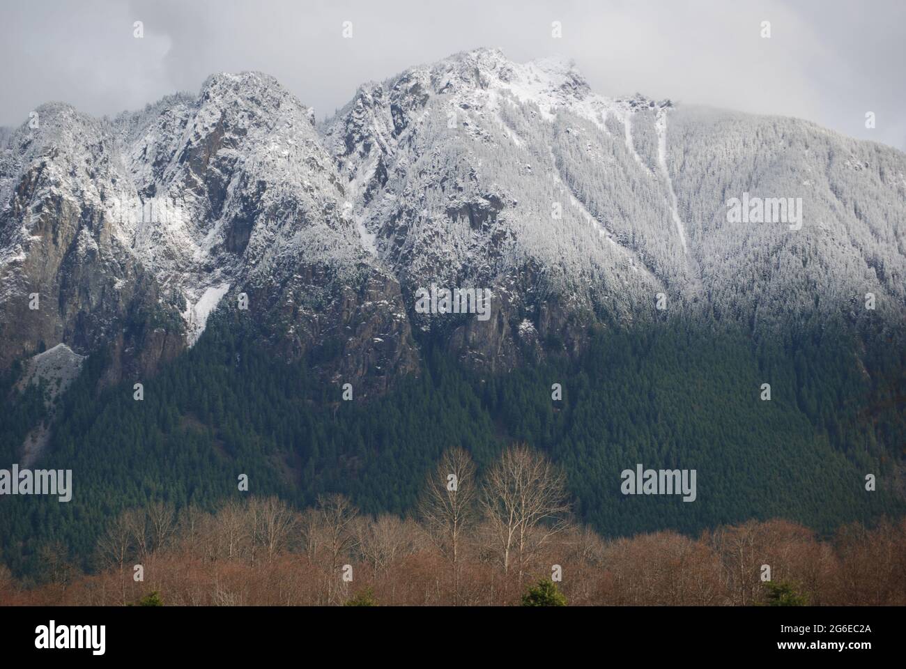Early winter snow in the Cascades Stock Photo - Alamy
