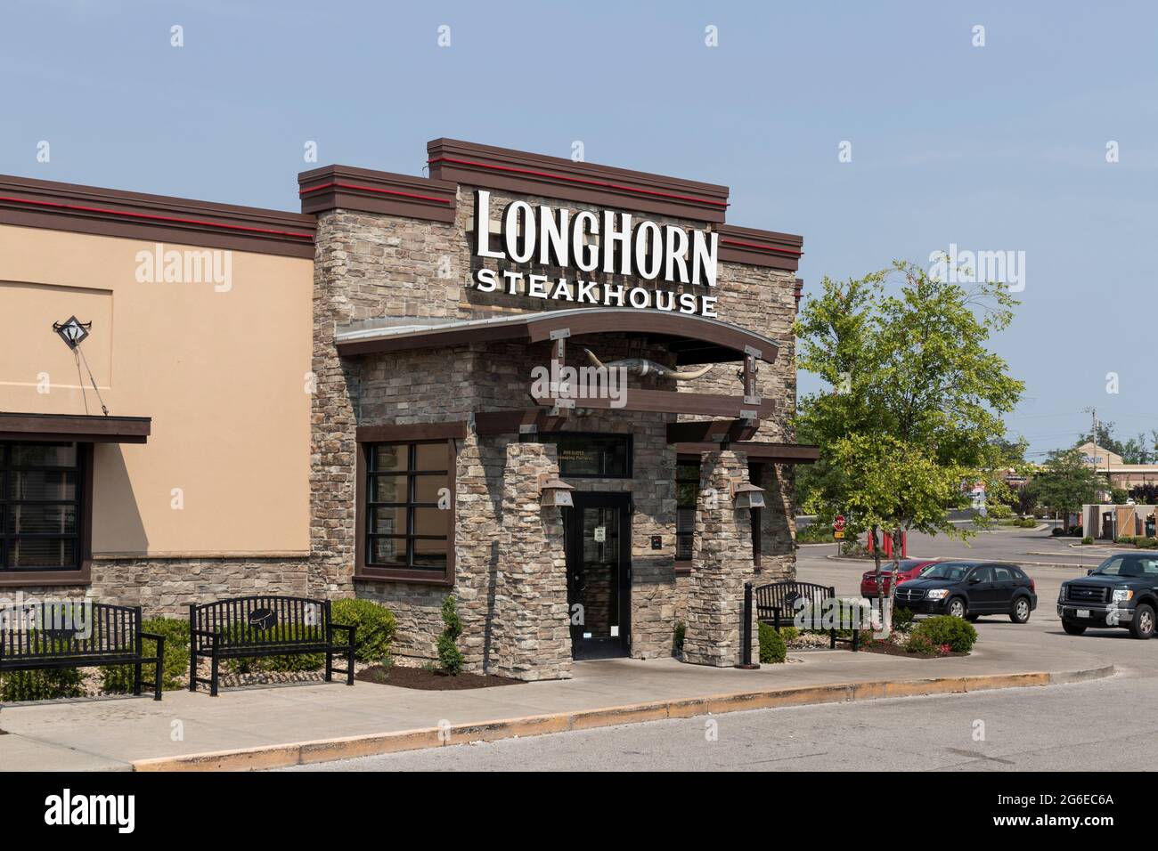 Cincinnati - Circa July 2021: LongHorn Steakhouse casual dining ...