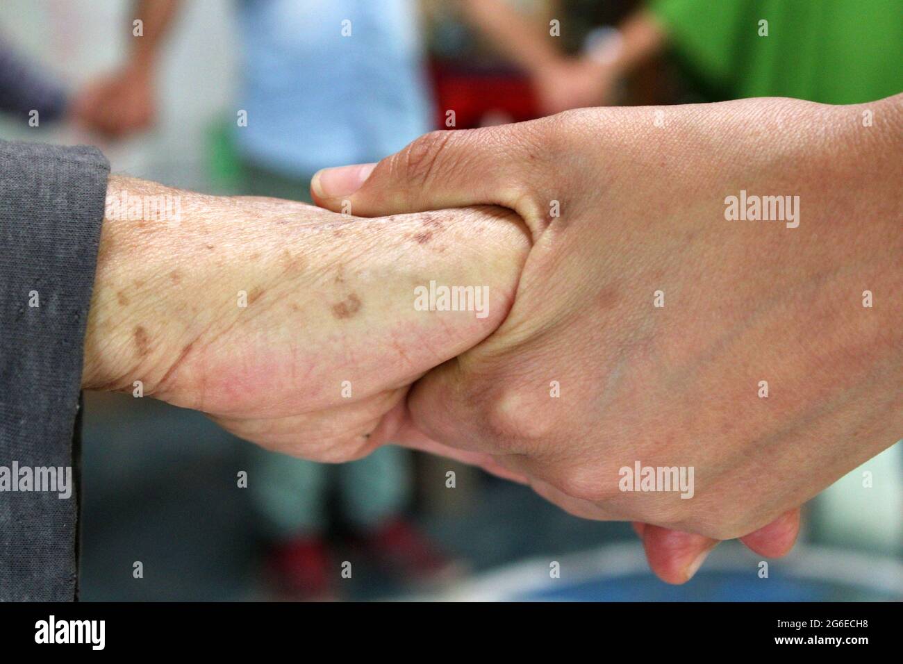 Join hands circle hi-res stock photography and images - Alamy