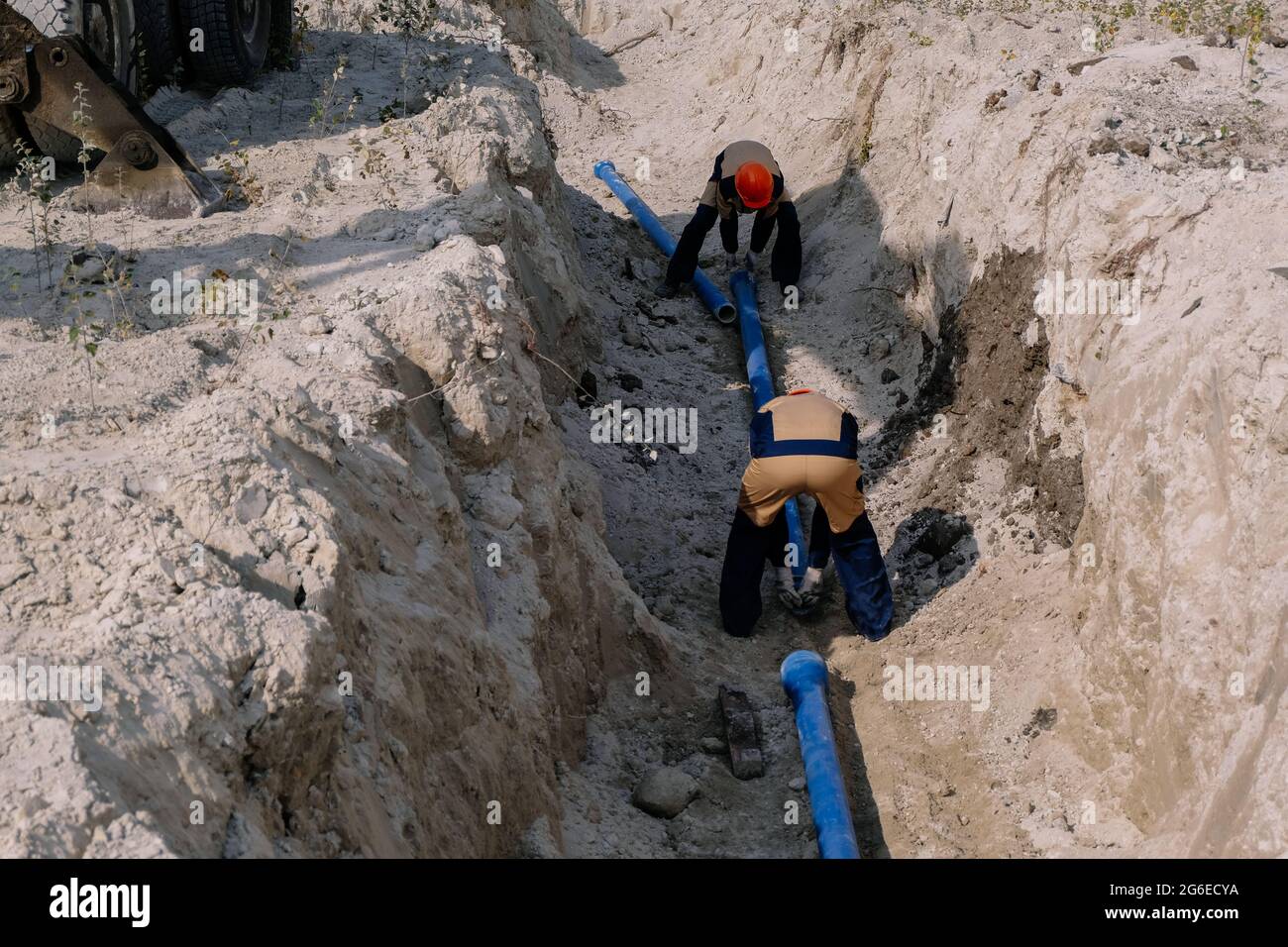 Workers are installing water supply pipeline system Stock Photo - Alamy