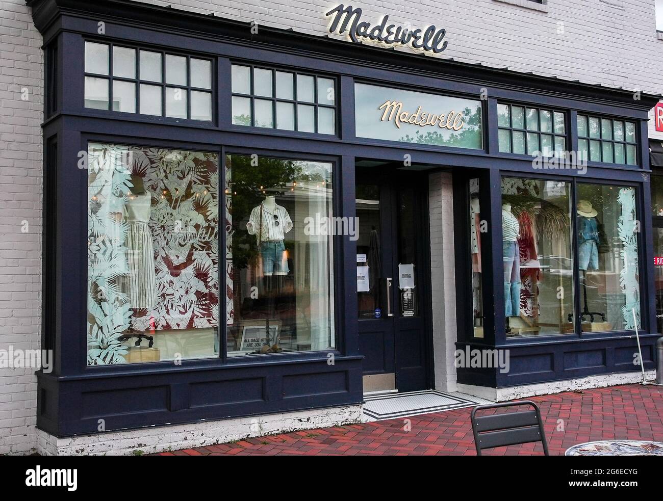 WESTPORT, CT, USA - JULY 4, 2021: Madewell store entrance view from ...