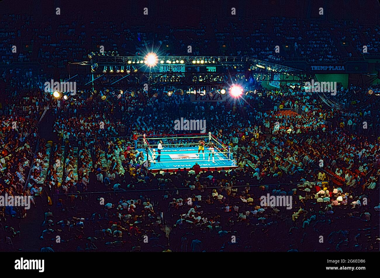 Mike Tyson vs Michael Spinks Championship fight at the Trump Plaza ...