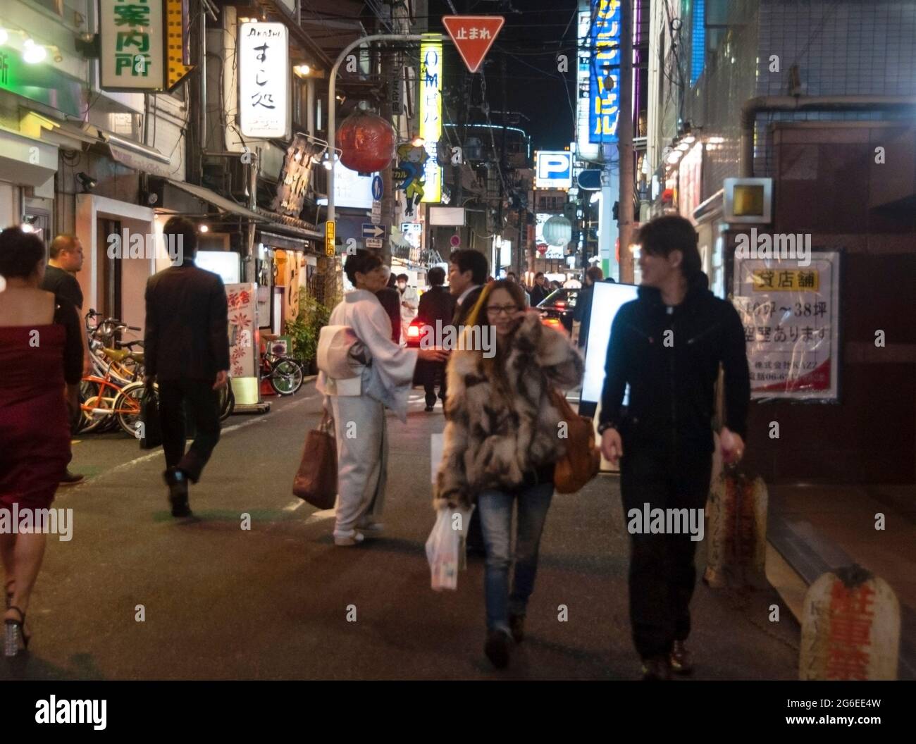 National dress of japan hi-res stock photography and images - Alamy