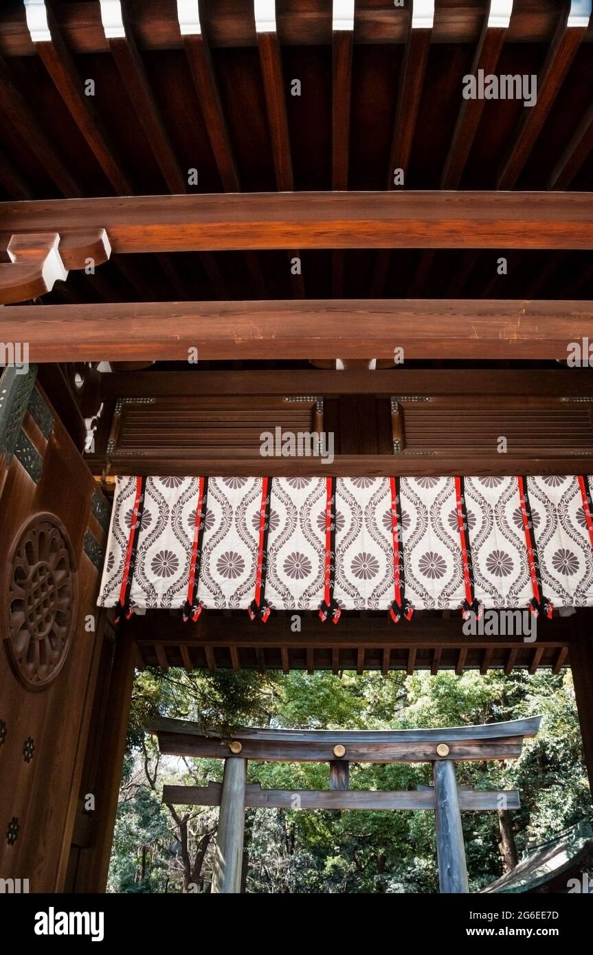 Architectural style of japanese shrines hi-res stock photography and ...